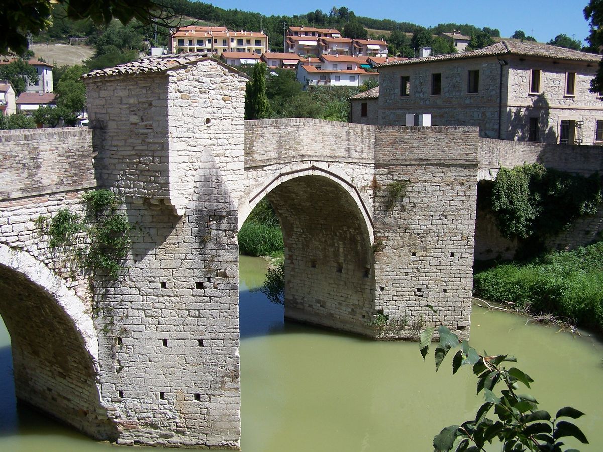 Il ponte di Fermignano 1° tra i 30 ponti più belli d'Italia